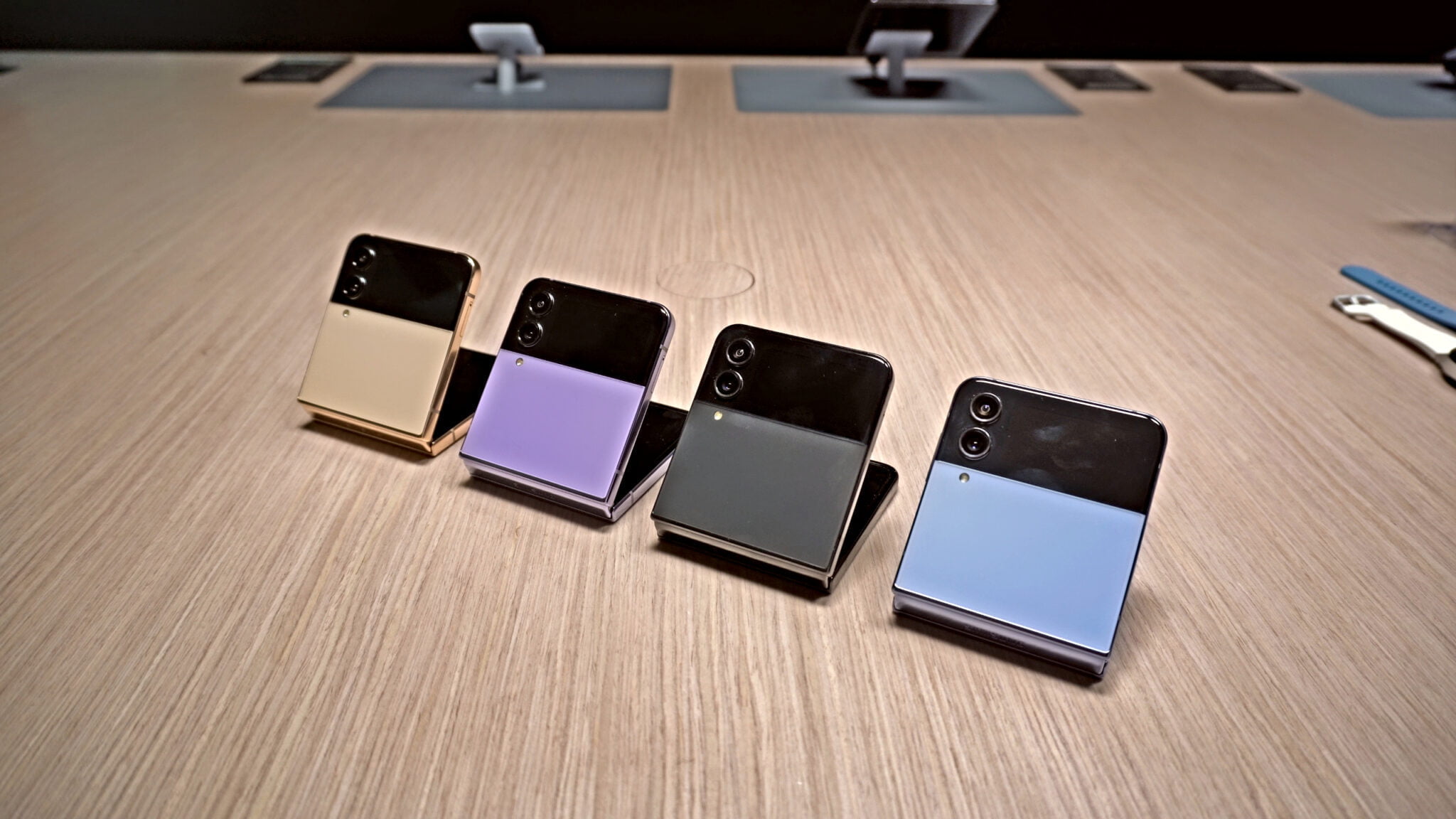 Samsung Galaxy Z Flip4 test | en klaptelefon der holder - MereMobil.dk