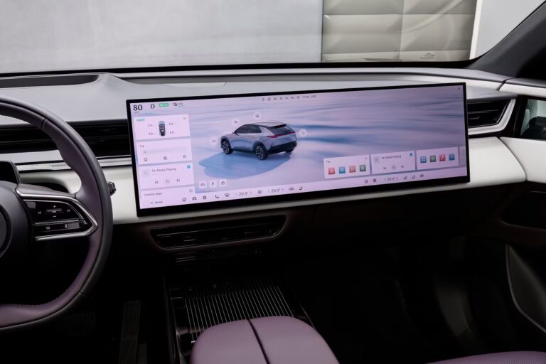 Mazda CX-6e: Interessant elbil med gigantisk 26-tommer skærm | MereMobil.dk